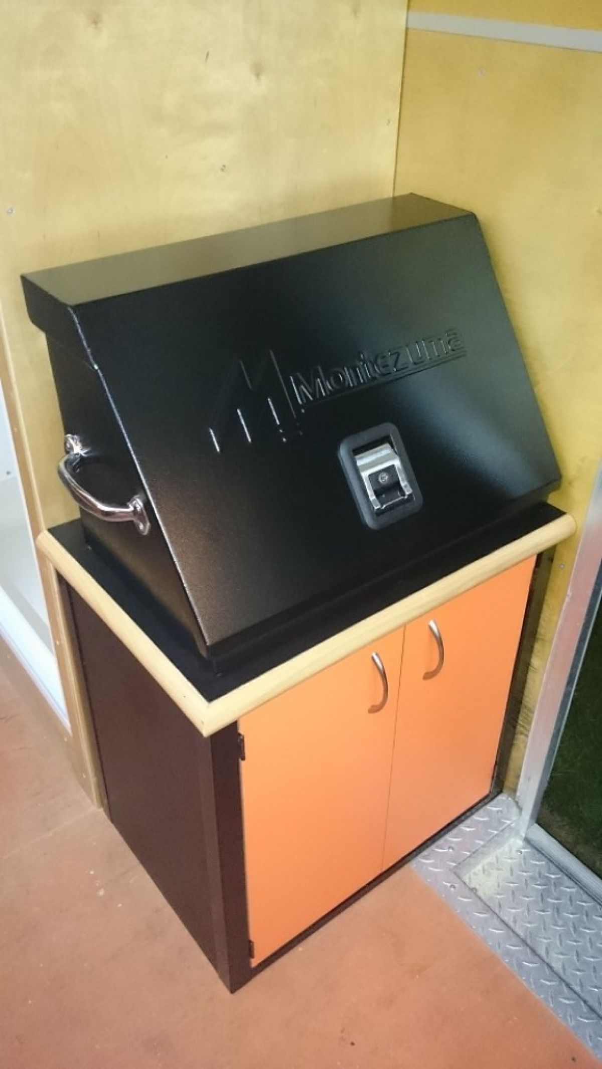 Montezuma Professional Portable Tool Box – SM200B – Small (22 ½” x 13″D ...